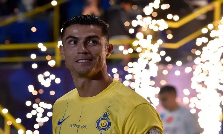 Ronaldo reçoit le Soulier d’Or des mains de Majed Abdullah - FR.Zeen ...
